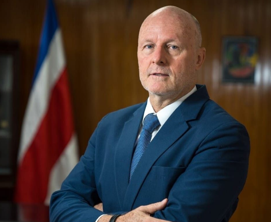 Ordenan incluir renuncia de Stephan Brunner en orden del día del lunes ...